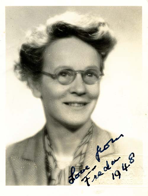 Cook discussing the depression of the 1930s | Cook, Freda Mary ...