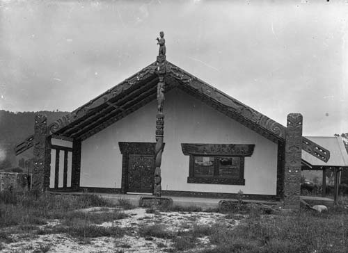 Māhinaarangi wharenui (meeting house) | Papatūānuku – the land | Te Ara ...