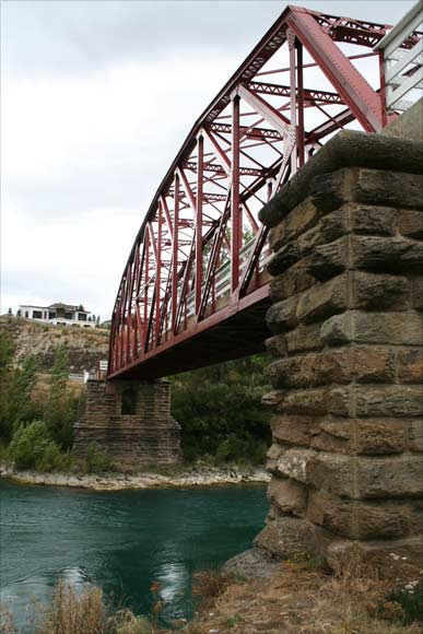 Bridge at Clyde | Otago places | Te Ara Encyclopedia of New Zealand