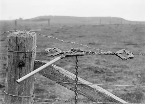 Wire strainer | Farm fencing | Te Ara Encyclopedia of New Zealand