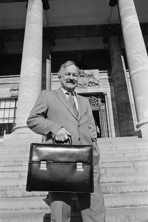 Roger Douglas, 1984 | Economy | Te Ara Encyclopedia of New Zealand