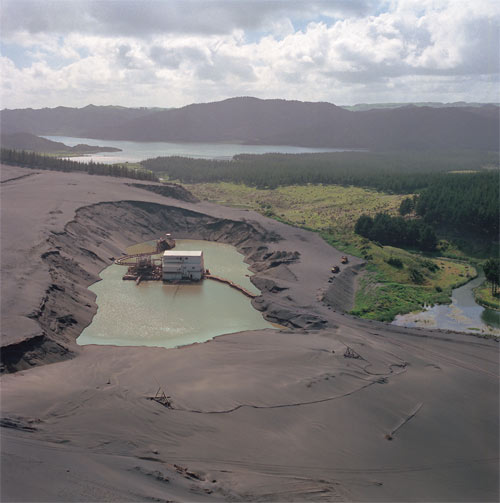 Mining ironsands, Taharoa | Marine minerals | Te Ara Encyclopedia of ...